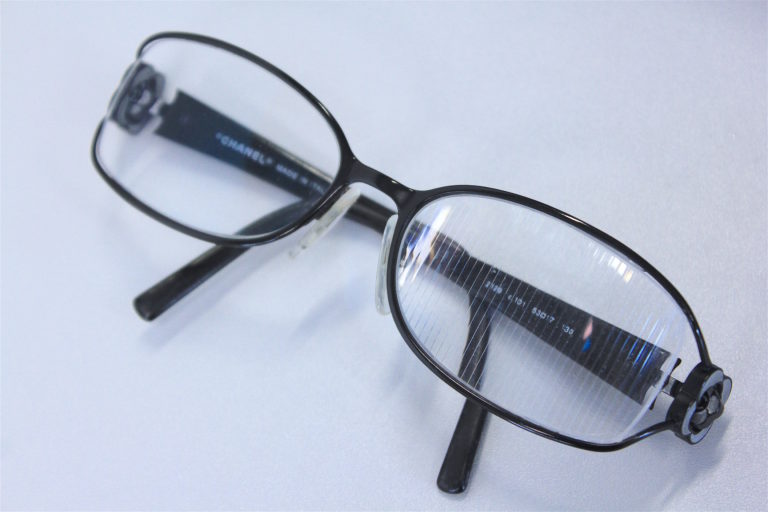 Pose d'un Press-on . - Atelier de l'Opticien